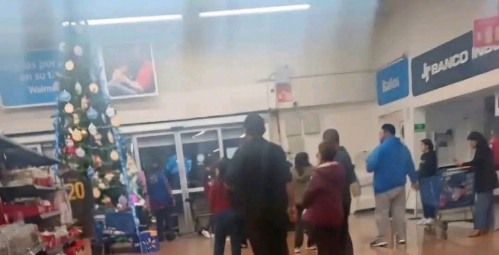 Asalto a mano armada en Walmart de Pilares, Toluca - Muspato