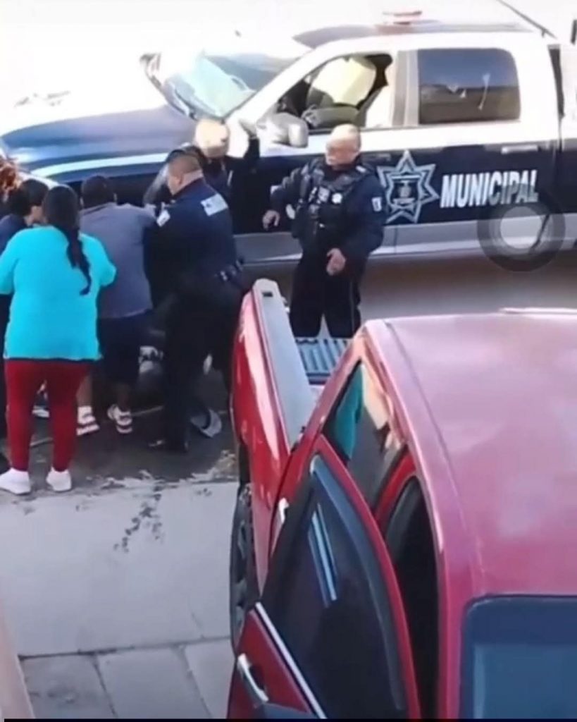 Viral: Policía municipal golpea a su compañero con cachetada durante ...